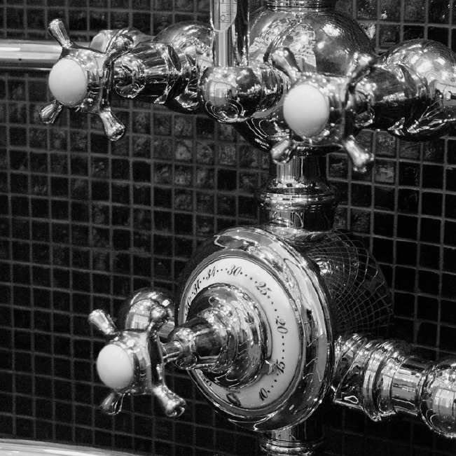 Émile free standing Jonas Needle shower